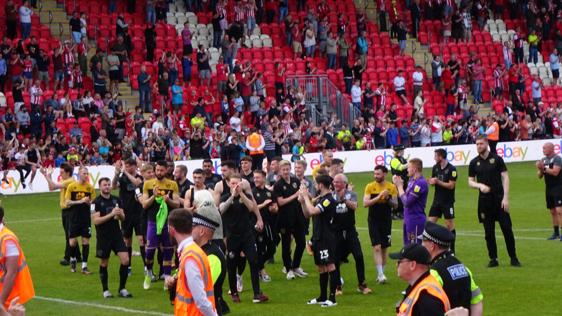 Mini gallery – Port Vale celebrate reaching the play-offs - onevalefan ...
